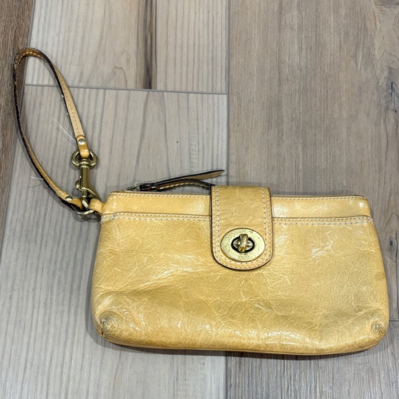 Coach | Bags | Authentic Coach Turnlock Clasp Wristlet Vintage Y2k Tan ...